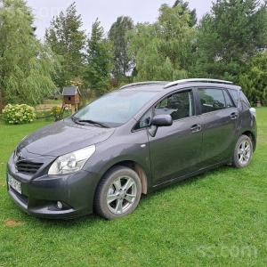 Pelēks Toyota Verso 2012 Daugavpils, ar dzinēja tilpumu 2.00 L un nobraukumu 190 tūkst. km par 5600 €, foto 11 vietnē AUTOMOTO.COM.LV