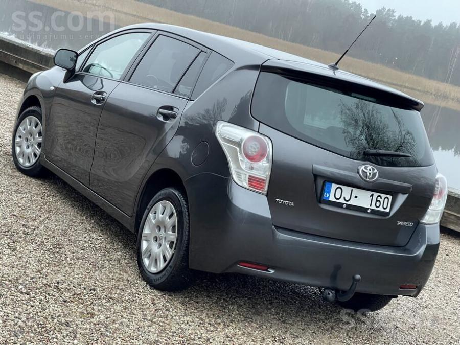Grey Toyota Verso 2012 in Jurmala, with an engine capacity of 2.00 L and mileage of 0 thousand km for 4750 €, photo 2 on AUTOMOTO.COM.LV