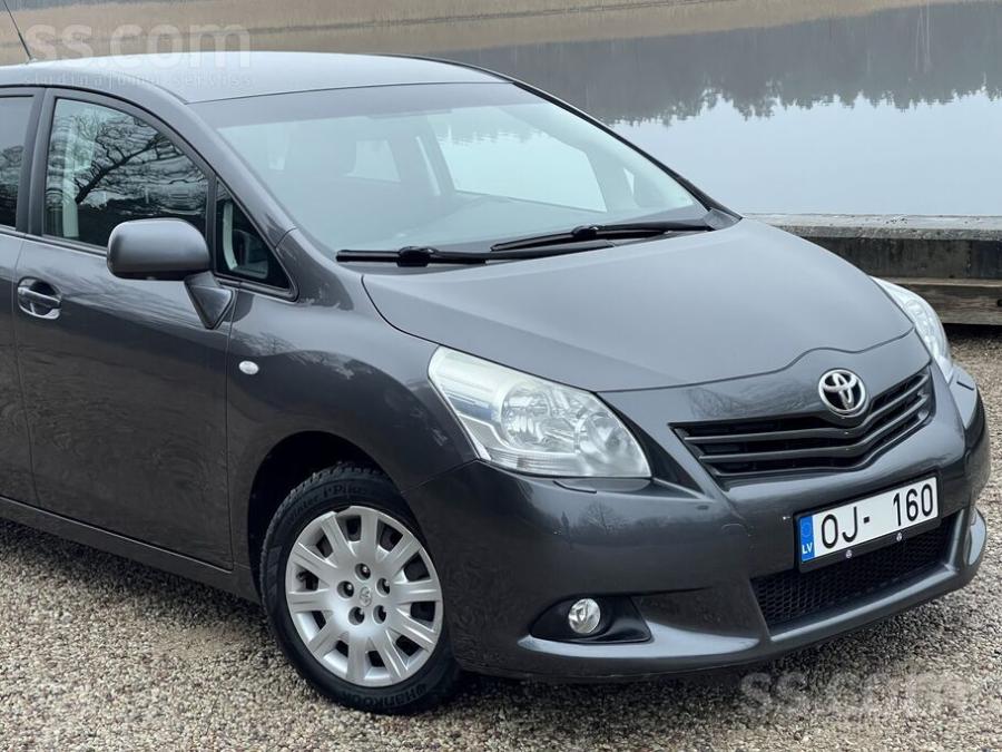 Grey Toyota Verso 2012 in Jurmala, with an engine capacity of 2.00 L and mileage of 0 thousand km for 4750 €, photo 3 on AUTOMOTO.COM.LV