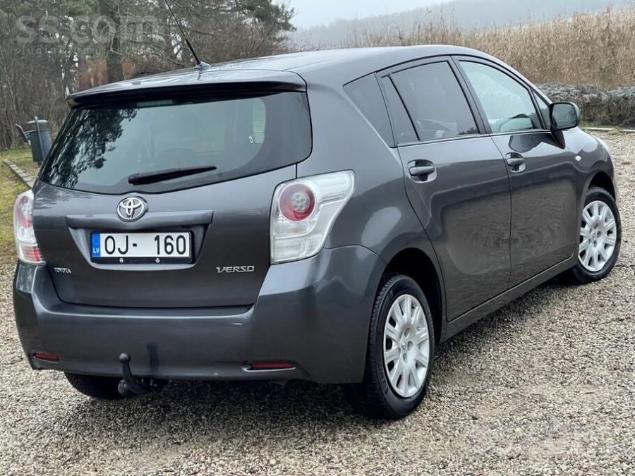 Grey Toyota Verso 2012 in Jurmala, with an engine capacity of 2.00 L and mileage of 0 thousand km for 4750 €, photo 4 on AUTOMOTO.COM.LV