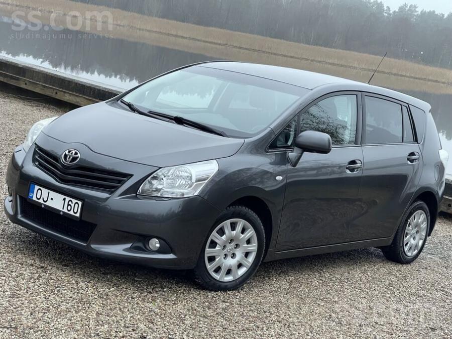 Grey Toyota Verso 2012 in Jurmala, with an engine capacity of 2.00 L and mileage of 0 thousand km for 4750 €, photo 5 on AUTOMOTO.COM.LV
