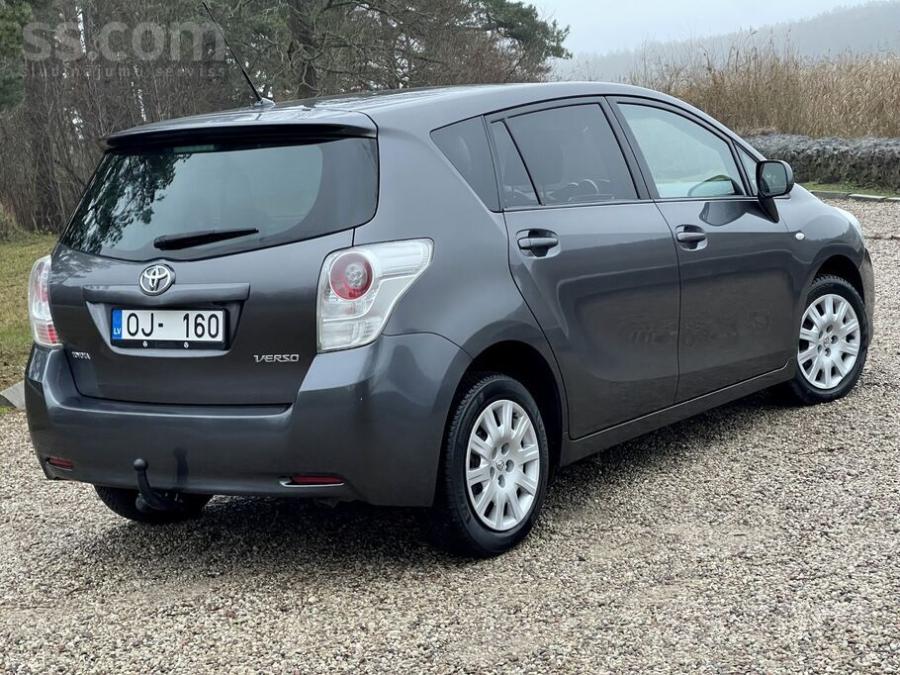 Grey Toyota Verso 2012 in Jurmala, with an engine capacity of 2.00 L and mileage of 0 thousand km for 4750 €, photo 10 on AUTOMOTO.COM.LV