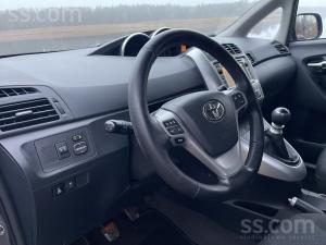 Grey Toyota Verso 2012 in Jurmala, with an engine capacity of 2.00 L and mileage of 0 thousand km for 4750 €, photo 22 on AUTOMOTO.COM.LV
