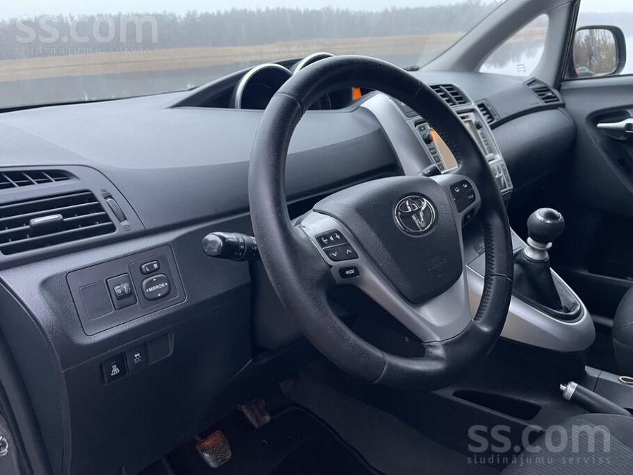 Grey Toyota Verso 2012 in Jurmala, with an engine capacity of 2.00 L and mileage of 0 thousand km for 4750 €, photo 22 on AUTOMOTO.COM.LV