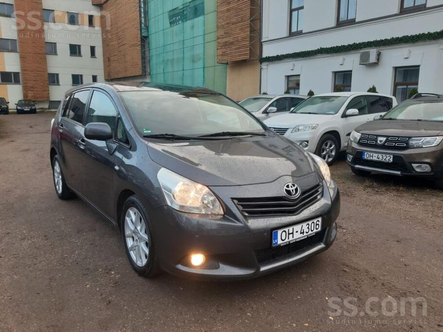 Pelēks Toyota Verso 2012 Daugavpils, ar dzinēja tilpumu 2.00 L un nobraukumu 0 tūkst. km par 6500 €, foto 4 vietnē AUTOMOTO.COM.LV
