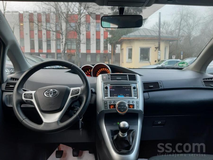 Pelēks Toyota Verso 2012 Daugavpils, ar dzinēja tilpumu 2.00 L un nobraukumu 0 tūkst. km par 6500 €, foto 20 vietnē AUTOMOTO.COM.LV