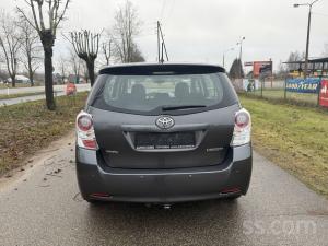 Grey Toyota Verso 2012 in Ogre, with an engine capacity of 1.80 L and mileage of 123 thousand km for 7899 €, photo 4 on AUTOMOTO.COM.LV