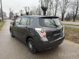 Grey Toyota Verso 2012 in Ogre, with an engine capacity of 1.80 L and mileage of 123 thousand km for 7899 €, photo 6 on AUTOMOTO.COM.LV