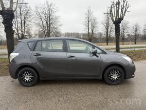 Grey Toyota Verso 2012 in Ogre, with an engine capacity of 1.80 L and mileage of 123 thousand km for 7899 €, photo 8 on AUTOMOTO.COM.LV