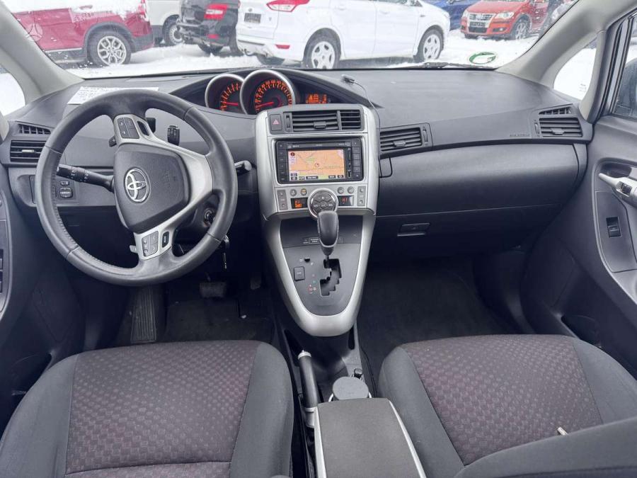 Grey Toyota Verso 2012 in Alytus, with an engine capacity of 1.80 L and mileage of 227 thousand km for 6600 €, photo 14 on AUTOMOTO.COM.LV