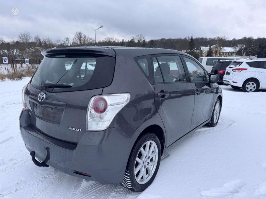 Pelēks Toyota Verso 2012 Alīta, ar dzinēja tilpumu 1.80 L un nobraukumu 227 tūkst. km par 6600 €, foto 11 vietnē AUTOMOTO.COM.LV