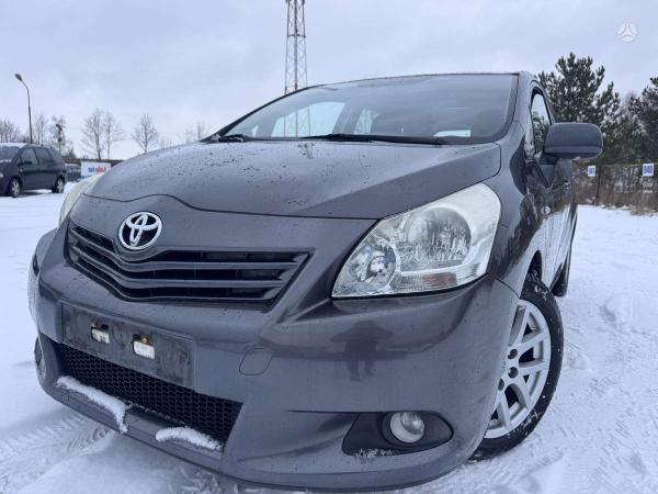 Grey Toyota Verso 2012 in Alytus, with an engine capacity of 1.80 L and mileage of 227 thousand km for 6350 €, photo 6 on AUTOMOTO.COM.LV