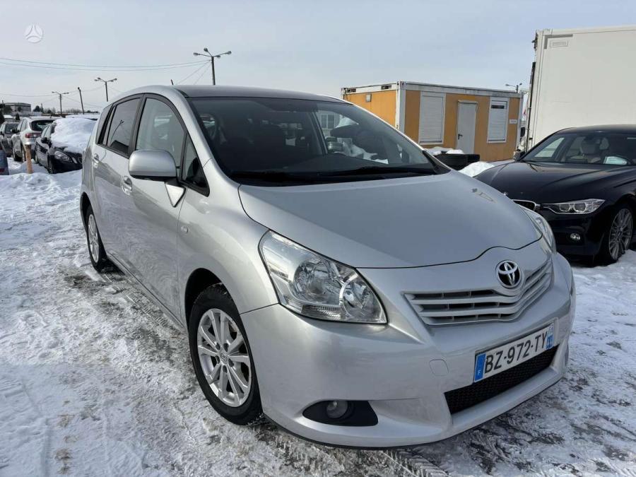 Grey Toyota Verso 2012 in Vilnius, with an engine capacity of 2.00 L and mileage of 216 thousand km for 4950 €, photo 1 on AUTOMOTO.COM.LV