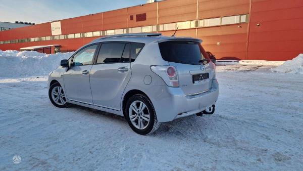 Pelēks Toyota Verso 2012 Kauņa, ar dzinēja tilpumu 2.23 L un nobraukumu 343 tūkst. km par 5850 €, foto 2 vietnē AUTOMOTO.COM.LV