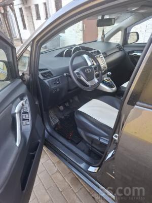 Pelēks Toyota Verso 2012 Rīga, ar dzinēja tilpumu 2.00 L un nobraukumu 263 tūkst. km par 4450 €, foto 4 vietnē AUTOMOTO.COM.LV