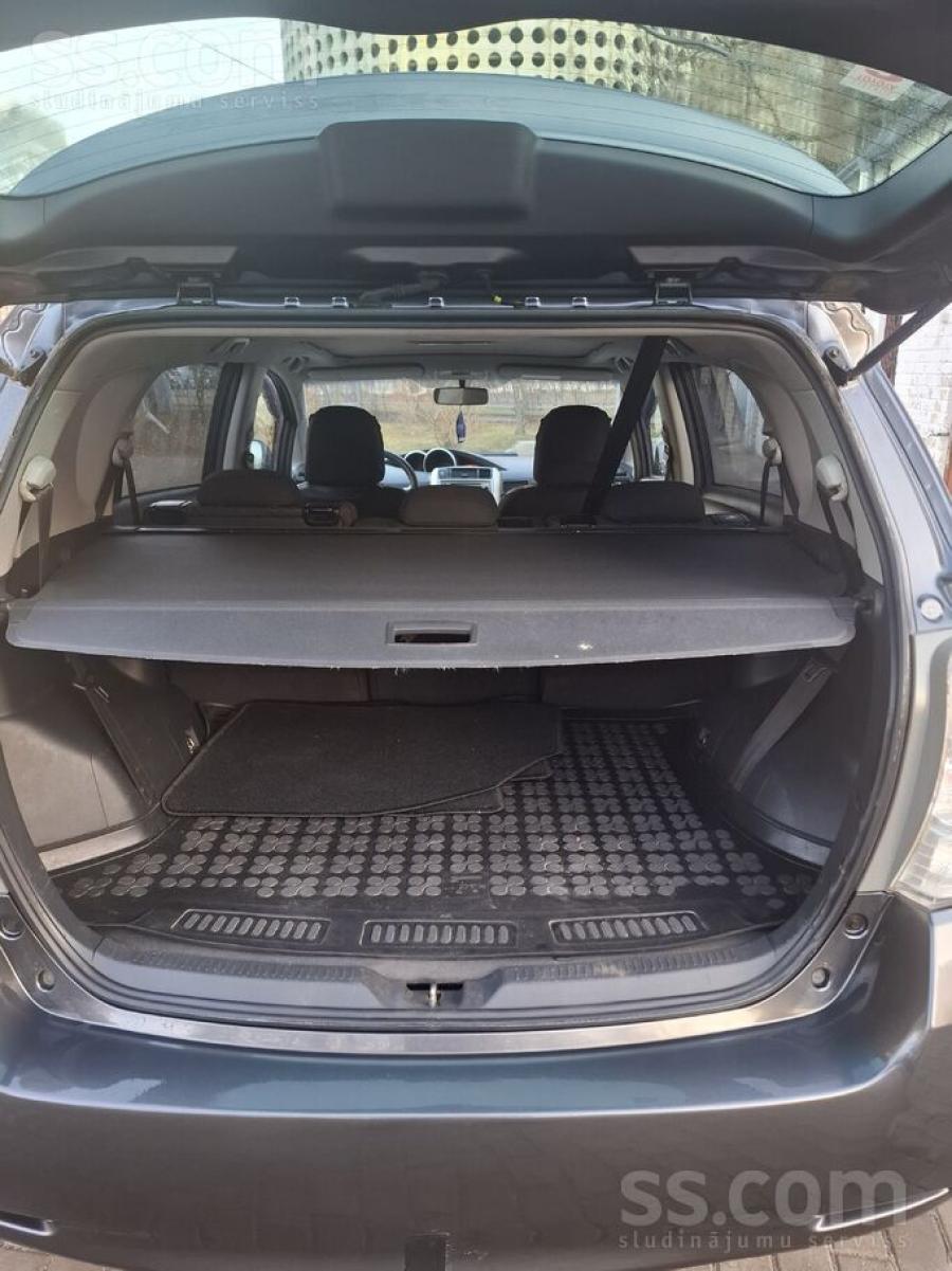 Pelēks Toyota Verso 2012 Rīga, ar dzinēja tilpumu 2.00 L un nobraukumu 263 tūkst. km par 4450 €, foto 6 vietnē AUTOMOTO.COM.LV