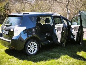 Grey Toyota Verso 2012 in Daugavpils, with an engine capacity of 1.90 L and mileage of 284 thousand km for 5700 €, photo 3 on AUTOMOTO.COM.LV
