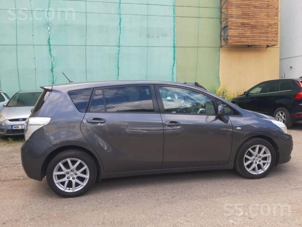 Pelēks Toyota Verso 2012 Daugavpils, ar dzinēja tilpumu 2.00 L un nobraukumu 0 tūkst. km par 6500 €, foto 9 vietnē AUTOMOTO.COM.LV