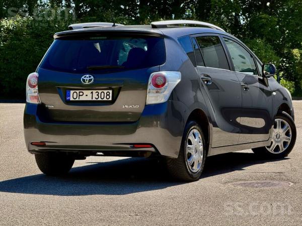 Pelēks Toyota Verso 2012 Rīga, ar dzinēja tilpumu 2.00 L un nobraukumu 150 tūkst. km par 4997 €, foto 3 vietnē AUTOMOTO.COM.LV