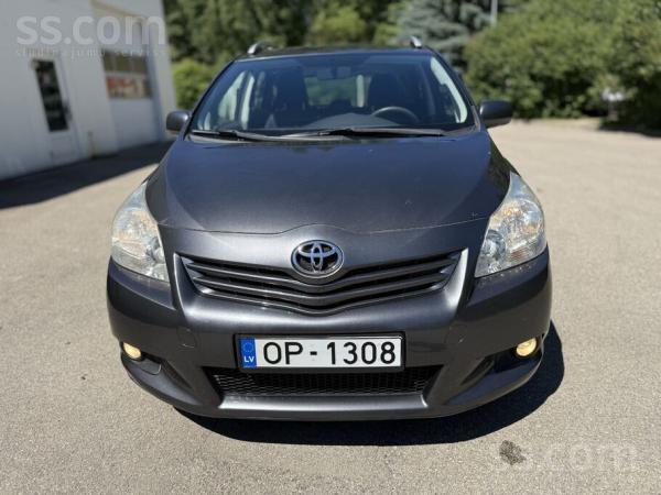 Pelēks Toyota Verso 2012 Rīga, ar dzinēja tilpumu 2.00 L un nobraukumu 150 tūkst. km par 4997 €, foto 5 vietnē AUTOMOTO.COM.LV