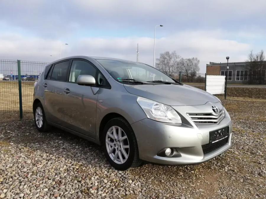 Pelēks Toyota Verso 2012 Saldus, ar dzinēja tilpumu 1.60 L un nobraukumu 187 tūkst. km par 6900 €, foto 4 vietnē AUTOMOTO.COM.LV