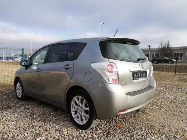 Pelēks Toyota Verso 2012 Saldus, ar dzinēja tilpumu 1.60 L un nobraukumu 187 tūkst. km par 6900 €, foto 4 vietnē AUTOMOTO.COM.LV