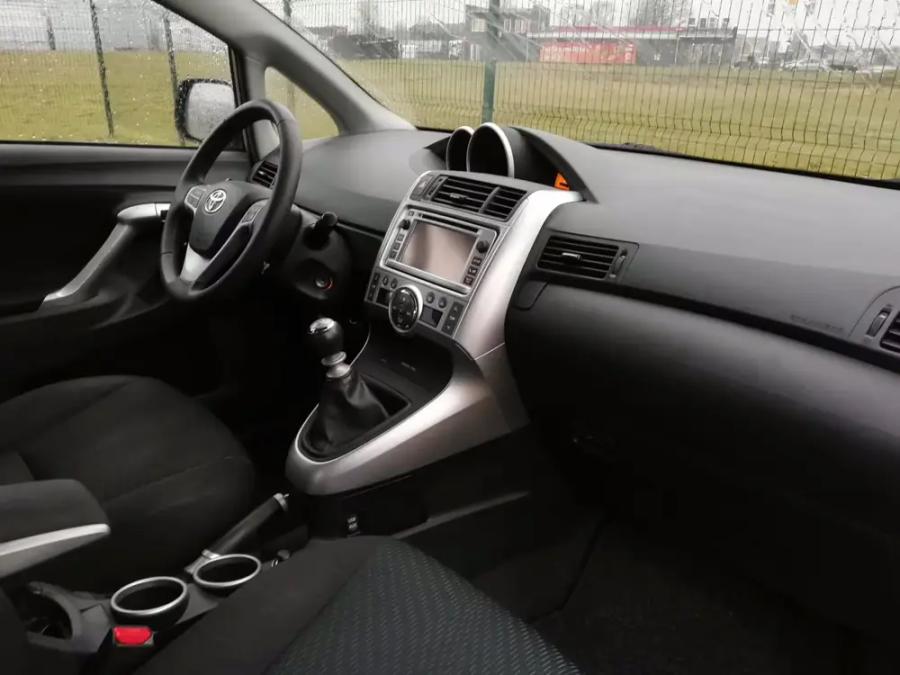 Pelēks Toyota Verso 2012 Saldus, ar dzinēja tilpumu 1.60 L un nobraukumu 187 tūkst. km par 6900 €, foto 12 vietnē AUTOMOTO.COM.LV