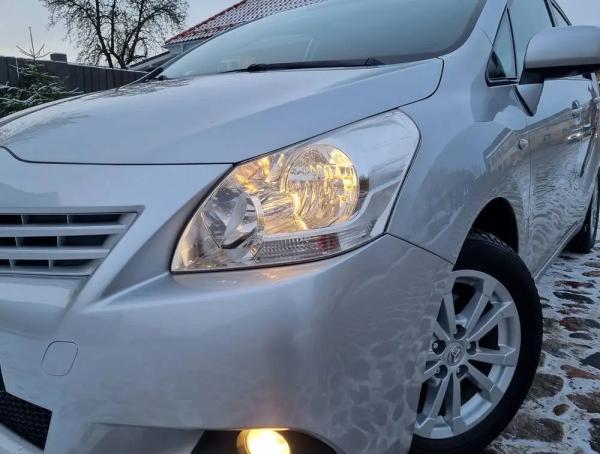 Pelēks Toyota Verso 2012 Jelgava, ar dzinēja tilpumu 2.00 L un nobraukumu 126 tūkst. km par 10 €, foto 1 vietnē AUTOMOTO.COM.LV
