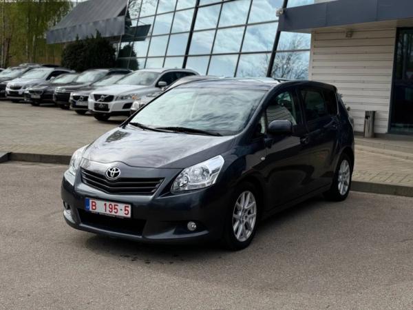 Grey Toyota Verso 2012 in Riga, with an engine capacity of 2.00 L and mileage of 216 thousand km for 7649 €, photo 1 on AUTOMOTO.COM.LV