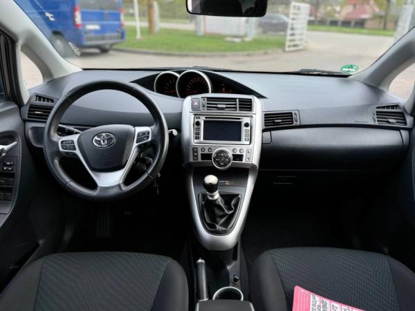 Grey Toyota Verso 2012 in Riga, with an engine capacity of 2.00 L and mileage of 216 thousand km for 7649 €, photo 7 on AUTOMOTO.COM.LV