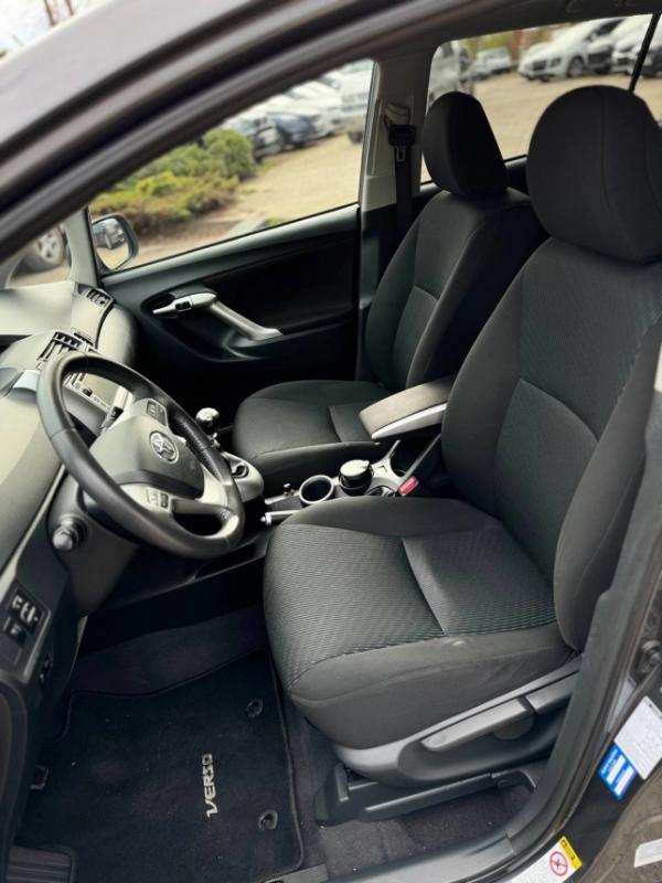 Grey Toyota Verso 2012 in Riga, with an engine capacity of 2.00 L and mileage of 216 thousand km for 7649 €, photo 8 on AUTOMOTO.COM.LV