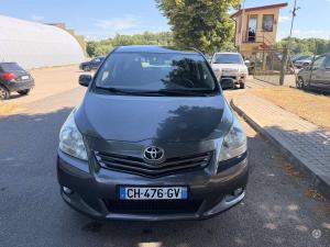 Pelēks Toyota Verso 2012 Tauragė, ar dzinēja tilpumu 2.00 L un nobraukumu 352 tūkst. km par 4950 €, foto 4 vietnē AUTOMOTO.COM.LV