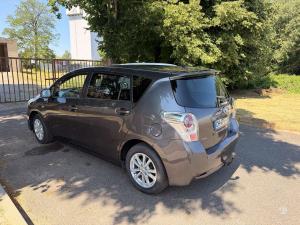 Pelēks Toyota Verso 2012 Tauragė, ar dzinēja tilpumu 2.00 L un nobraukumu 352 tūkst. km par 4950 €, foto 5 vietnē AUTOMOTO.COM.LV