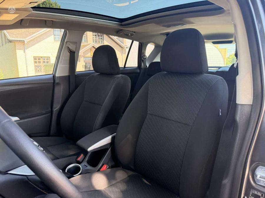 Pelēks Toyota Verso 2012 Tauragė, ar dzinēja tilpumu 2.00 L un nobraukumu 352 tūkst. km par 4950 €, foto 13 vietnē AUTOMOTO.COM.LV