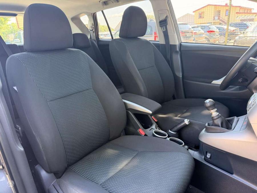 Pelēks Toyota Verso 2012 Tauragė, ar dzinēja tilpumu 2.00 L un nobraukumu 352 tūkst. km par 4950 €, foto 14 vietnē AUTOMOTO.COM.LV