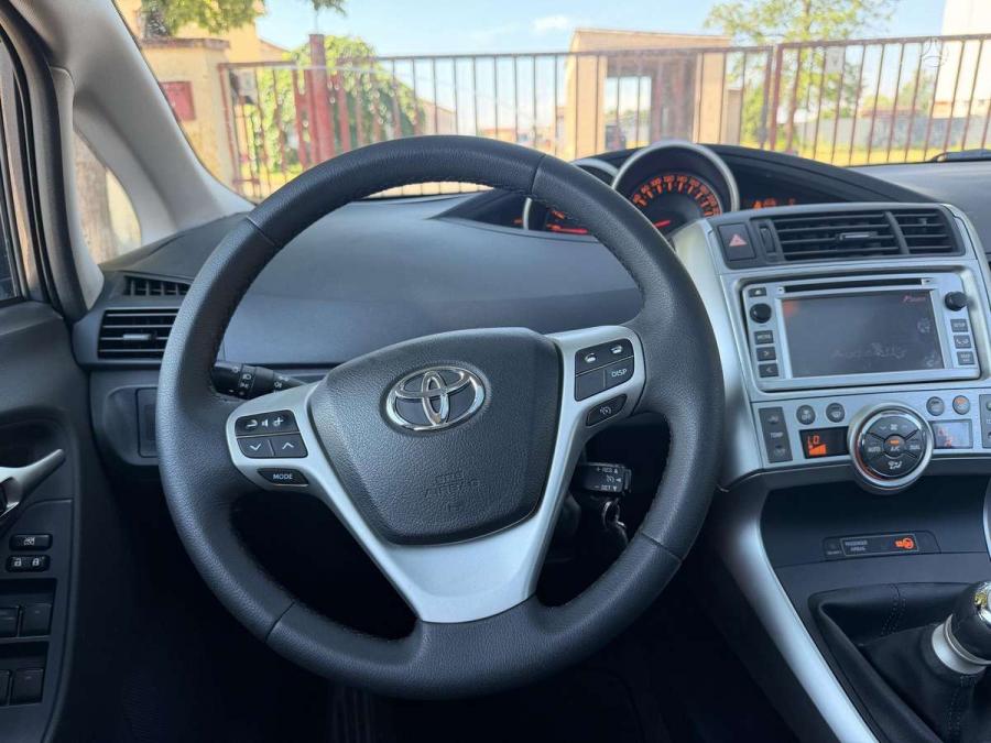 Pelēks Toyota Verso 2012 Tauragė, ar dzinēja tilpumu 2.00 L un nobraukumu 352 tūkst. km par 4950 €, foto 15 vietnē AUTOMOTO.COM.LV