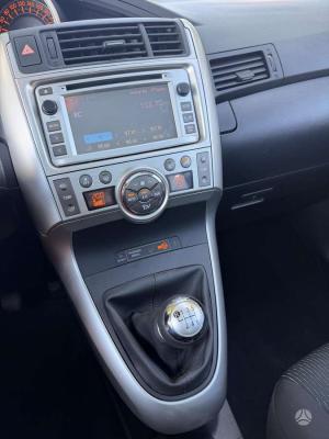 Pelēks Toyota Verso 2012 Tauragė, ar dzinēja tilpumu 2.00 L un nobraukumu 352 tūkst. km par 4950 €, foto 20 vietnē AUTOMOTO.COM.LV