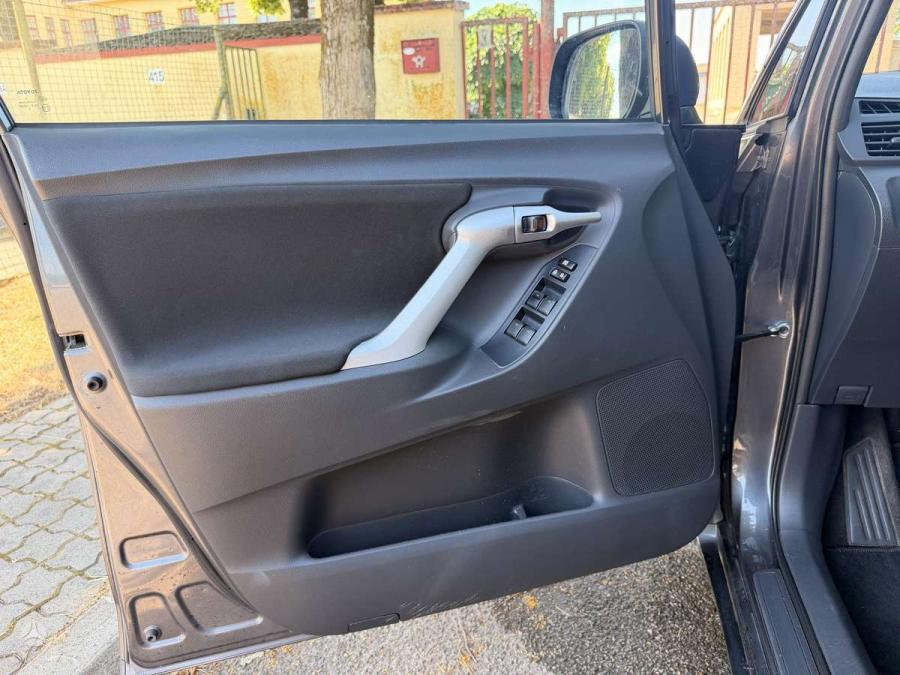 Pelēks Toyota Verso 2012 Tauragė, ar dzinēja tilpumu 2.00 L un nobraukumu 352 tūkst. km par 4950 €, foto 21 vietnē AUTOMOTO.COM.LV
