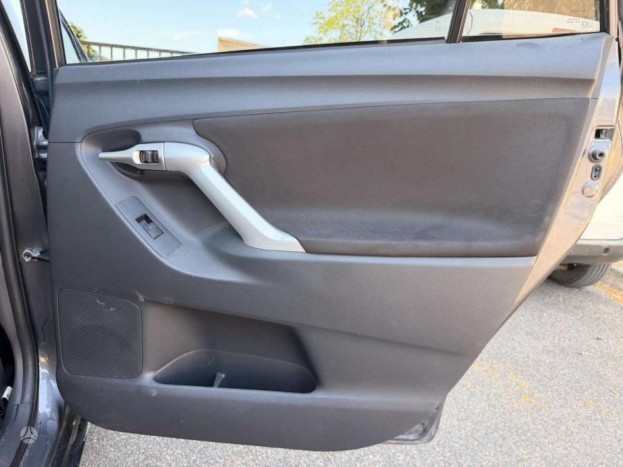 Pelēks Toyota Verso 2012 Tauragė, ar dzinēja tilpumu 2.00 L un nobraukumu 352 tūkst. km par 4950 €, foto 23 vietnē AUTOMOTO.COM.LV