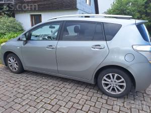 Grey Toyota Verso 2012 in Riga, with an engine capacity of 2.00 L and mileage of 217 thousand km for 4900 €, photo 5 on AUTOMOTO.COM.LV