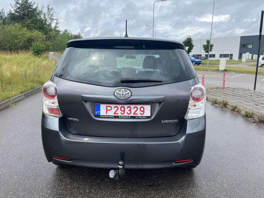 Grey Toyota Verso 2012 in Vilnius, with an engine capacity of 1.80 L and mileage of 277 thousand km for 7650 €, photo 7 on AUTOMOTO.COM.LV