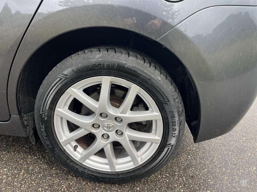 Grey Toyota Verso 2012 in Vilnius, with an engine capacity of 1.80 L and mileage of 277 thousand km for 7650 €, photo 12 on AUTOMOTO.COM.LV