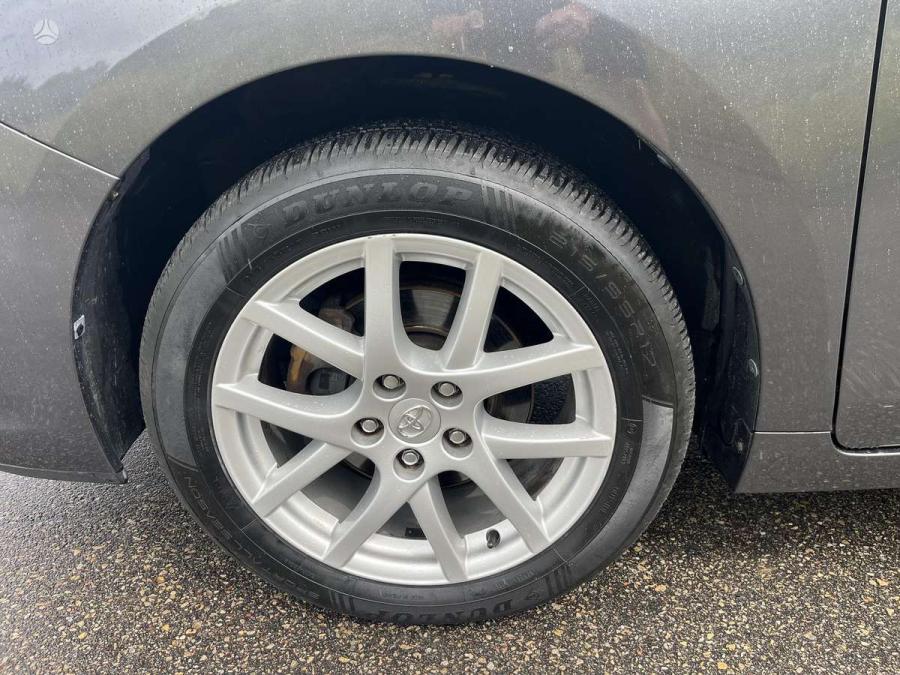 Grey Toyota Verso 2012 in Vilnius, with an engine capacity of 1.80 L and mileage of 277 thousand km for 7650 €, photo 14 on AUTOMOTO.COM.LV