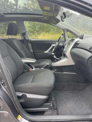 Grey Toyota Verso 2012 in Vilnius, with an engine capacity of 1.80 L and mileage of 277 thousand km for 7650 €, photo 18 on AUTOMOTO.COM.LV
