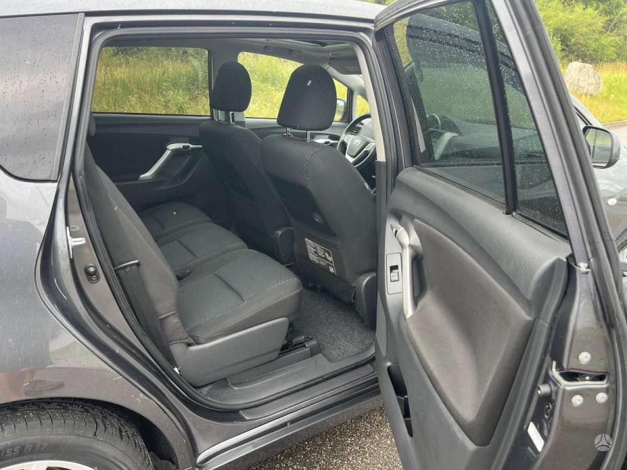 Grey Toyota Verso 2012 in Vilnius, with an engine capacity of 1.80 L and mileage of 277 thousand km for 7650 €, photo 20 on AUTOMOTO.COM.LV
