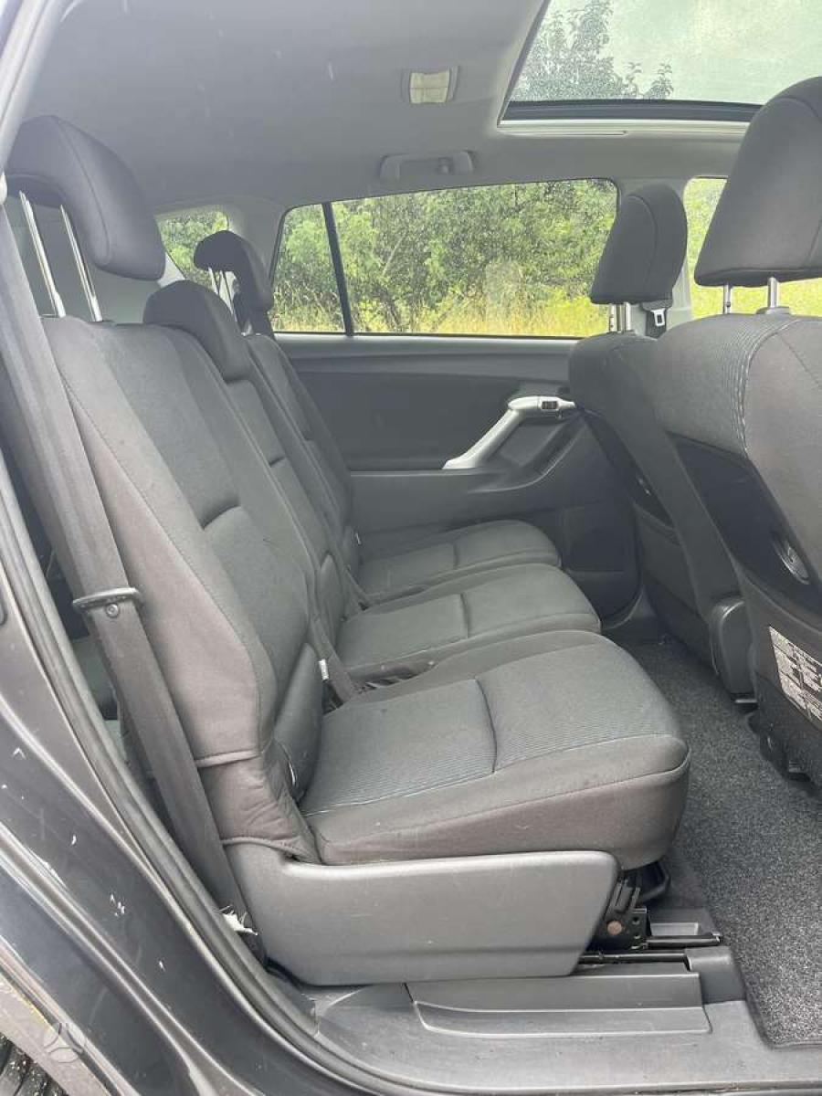 Grey Toyota Verso 2012 in Vilnius, with an engine capacity of 1.80 L and mileage of 277 thousand km for 7650 €, photo 21 on AUTOMOTO.COM.LV