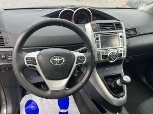 Grey Toyota Verso 2012 in Vilnius, with an engine capacity of 1.80 L and mileage of 277 thousand km for 7650 €, photo 32 on AUTOMOTO.COM.LV