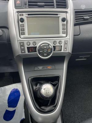 Grey Toyota Verso 2012 in Vilnius, with an engine capacity of 1.80 L and mileage of 277 thousand km for 7650 €, photo 35 on AUTOMOTO.COM.LV