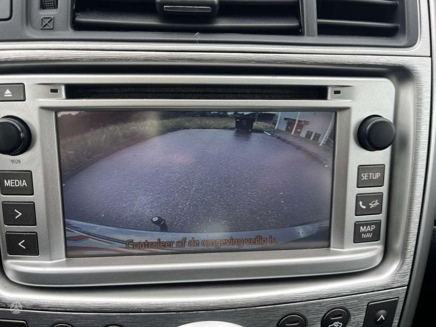 Grey Toyota Verso 2012 in Vilnius, with an engine capacity of 1.80 L and mileage of 277 thousand km for 7650 €, photo 37 on AUTOMOTO.COM.LV