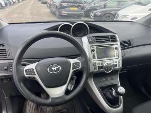 Grey Toyota Verso 2012 in Vilnius, with an engine capacity of 1.80 L and mileage of 277 thousand km for 7650 €, photo 49 on AUTOMOTO.COM.LV